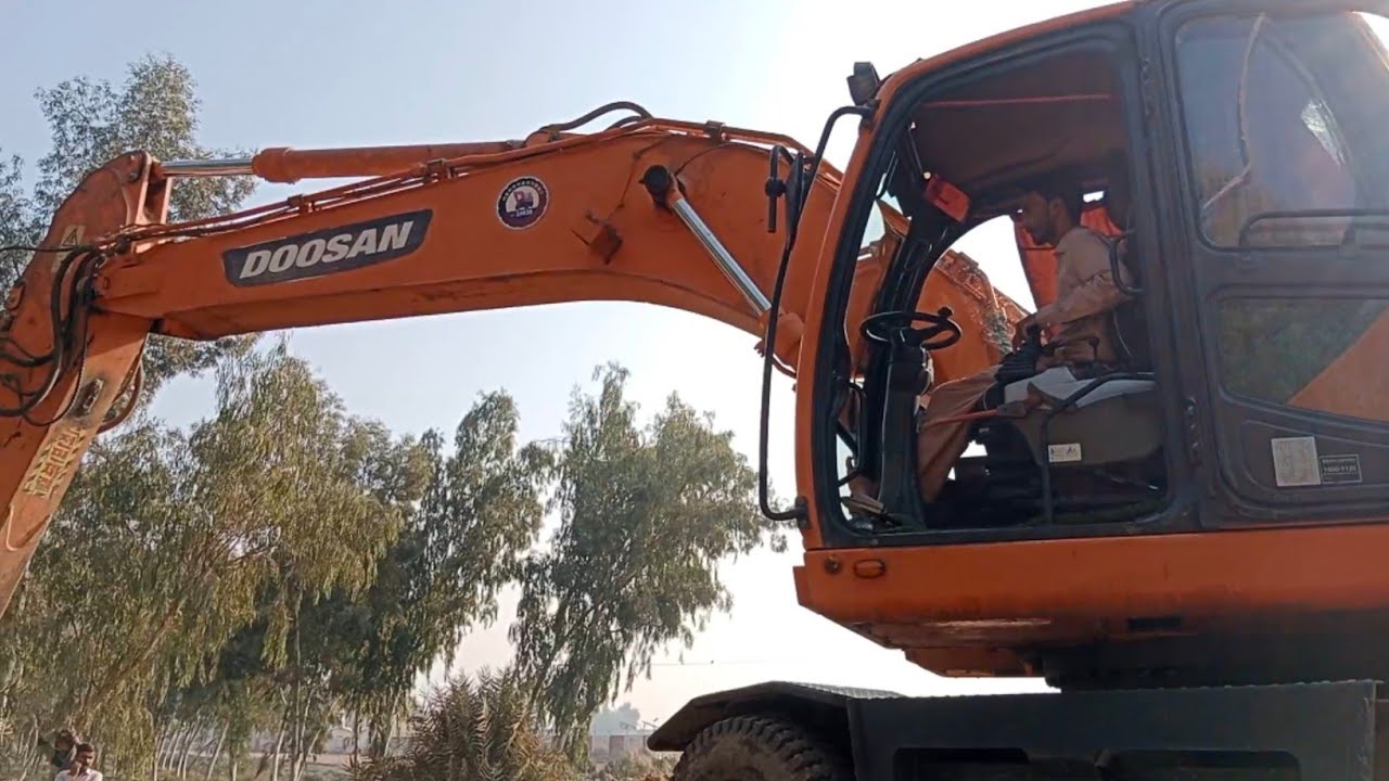 Excavator Operator: Load Truck From Cab View - YouTube
