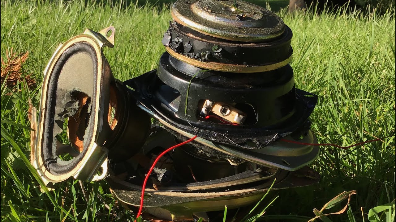 Blowing speakers! Partie 1. SMOKE BOMB! - YouTube