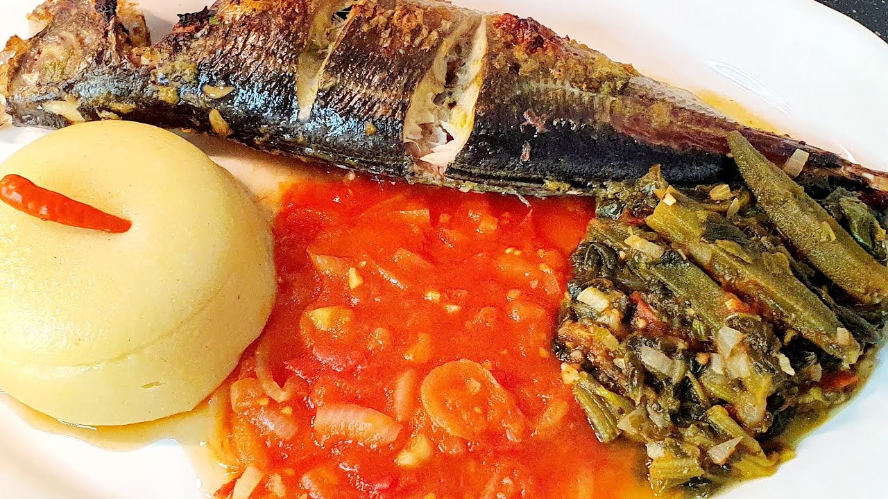 FUNGE DE MOLHO DE TOMATE, ESPINAFRE E PAIXE CARAPAU ASSADO NO FORNO A ...