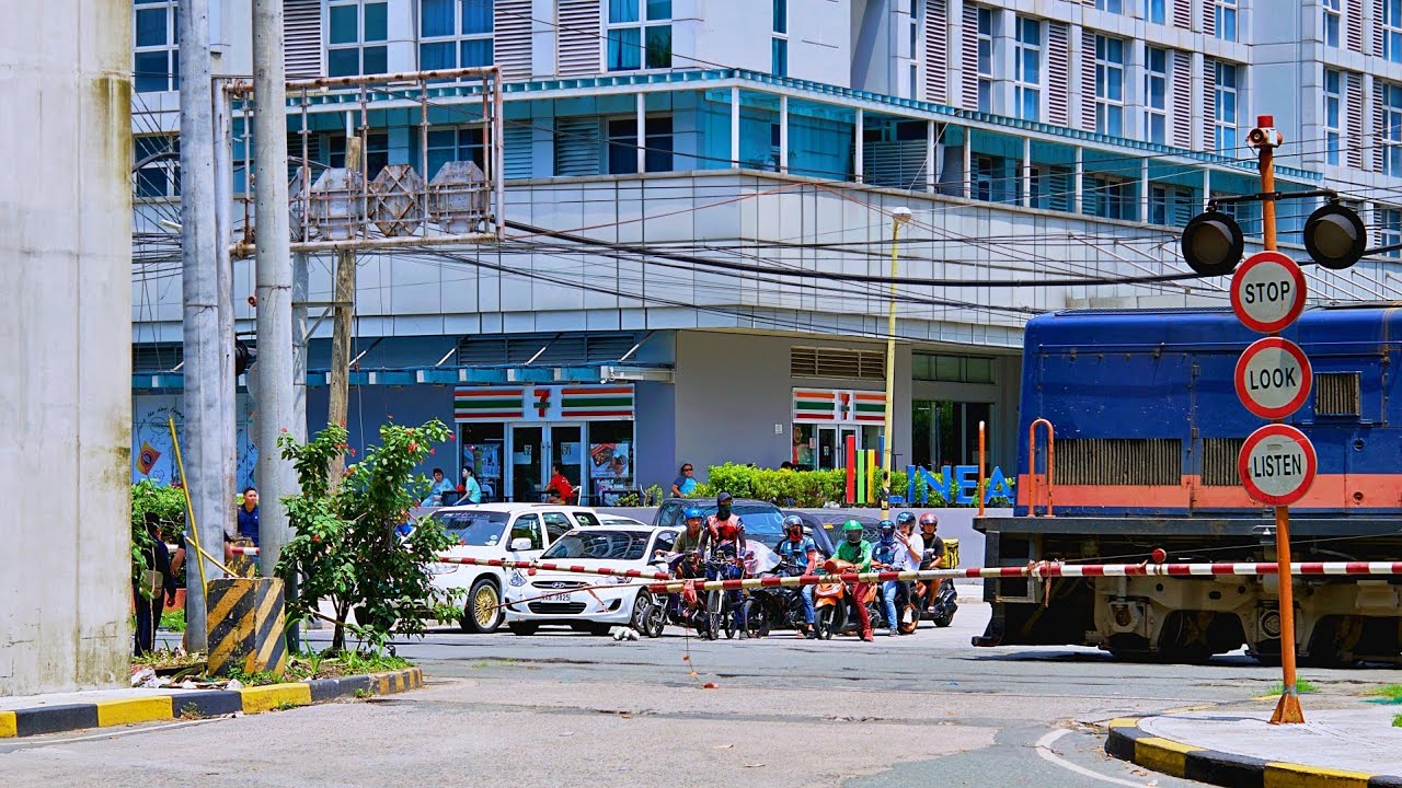 RailWay. Philippine Railroad Crossing. PNR Train Crossing Malugay ...