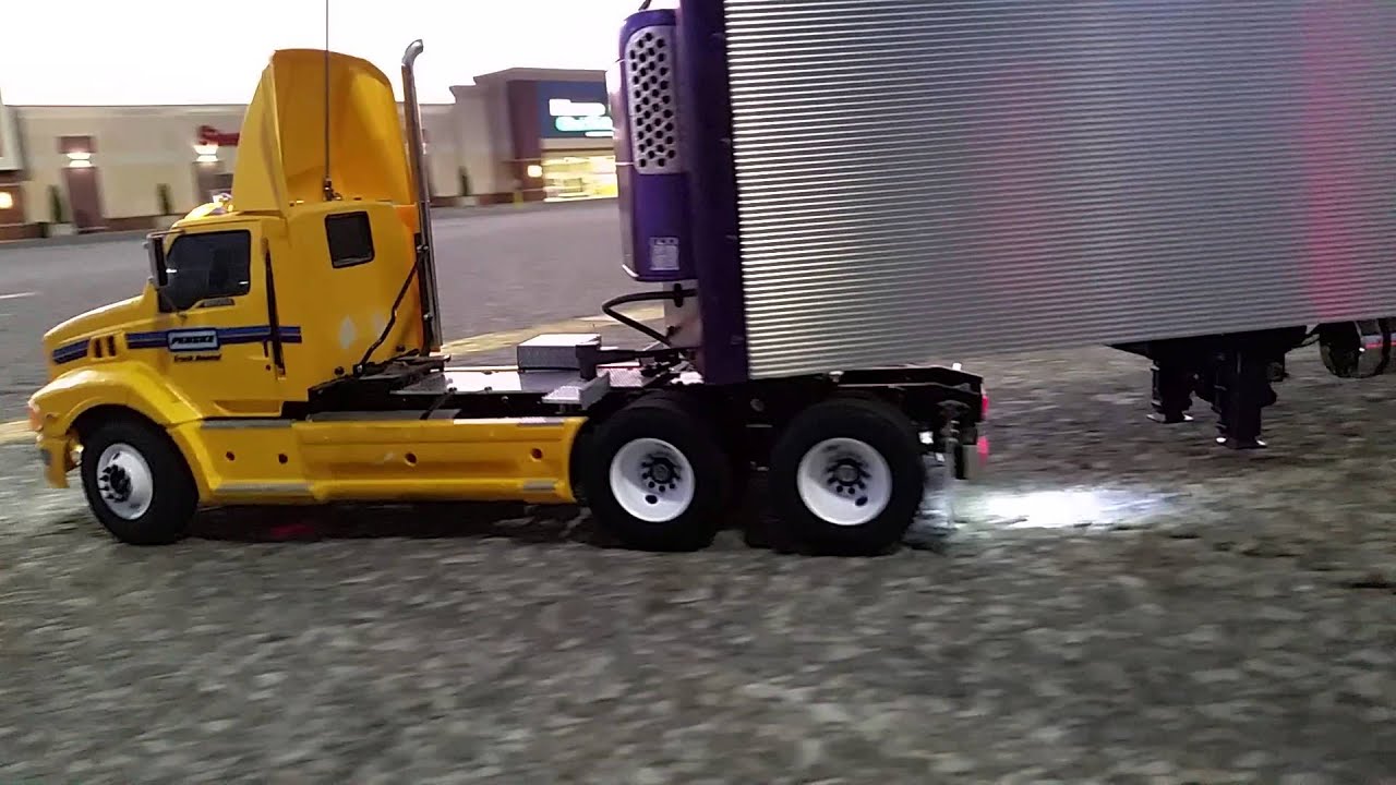 Custom Penske Rental tractor in scale 1/14 - YouTube