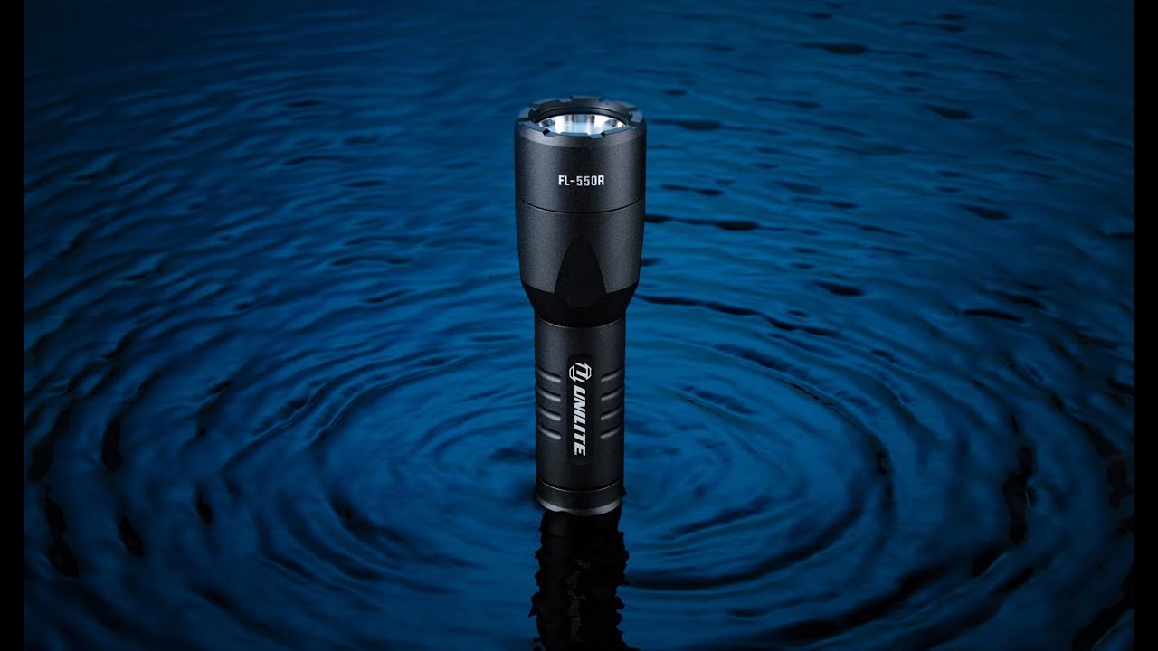 Flashlight horror - YouTube