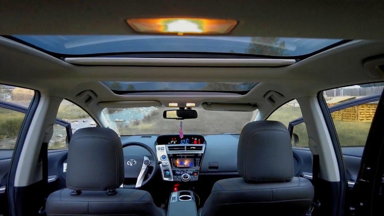 Va prezentam noua masina Toyota Prius Plus, hybrid, 7 locuri | Familia ...