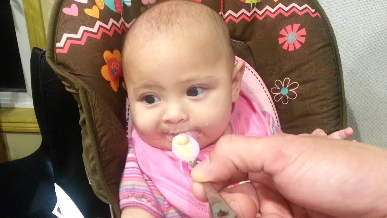 Lela eating bananas with rice cereal - YouTube