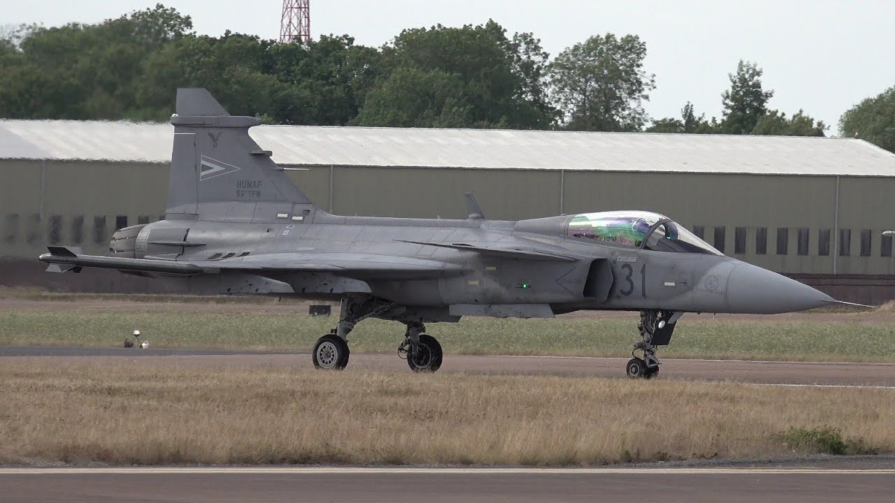Awesome Gripen fighter jet performance 🇭🇺 - YouTube
