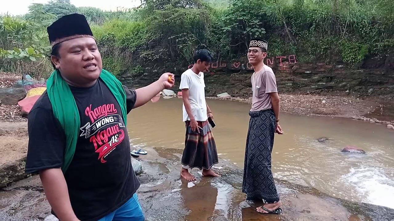 Team pemburu Wisata dengan Ahli Spritual di Curug Cinta Ciganea - YouTube