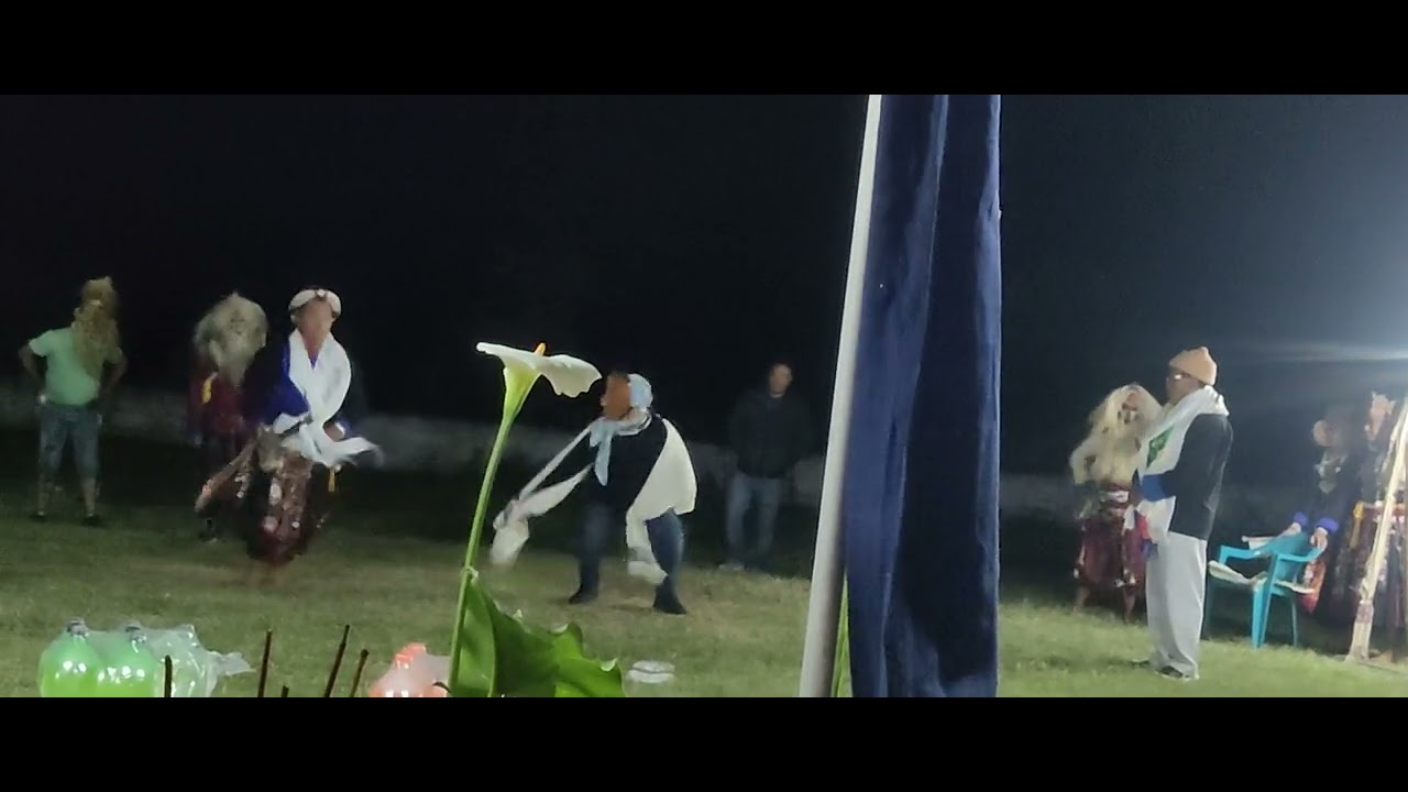 moshing village traditional Achi lhamo dance... - YouTube