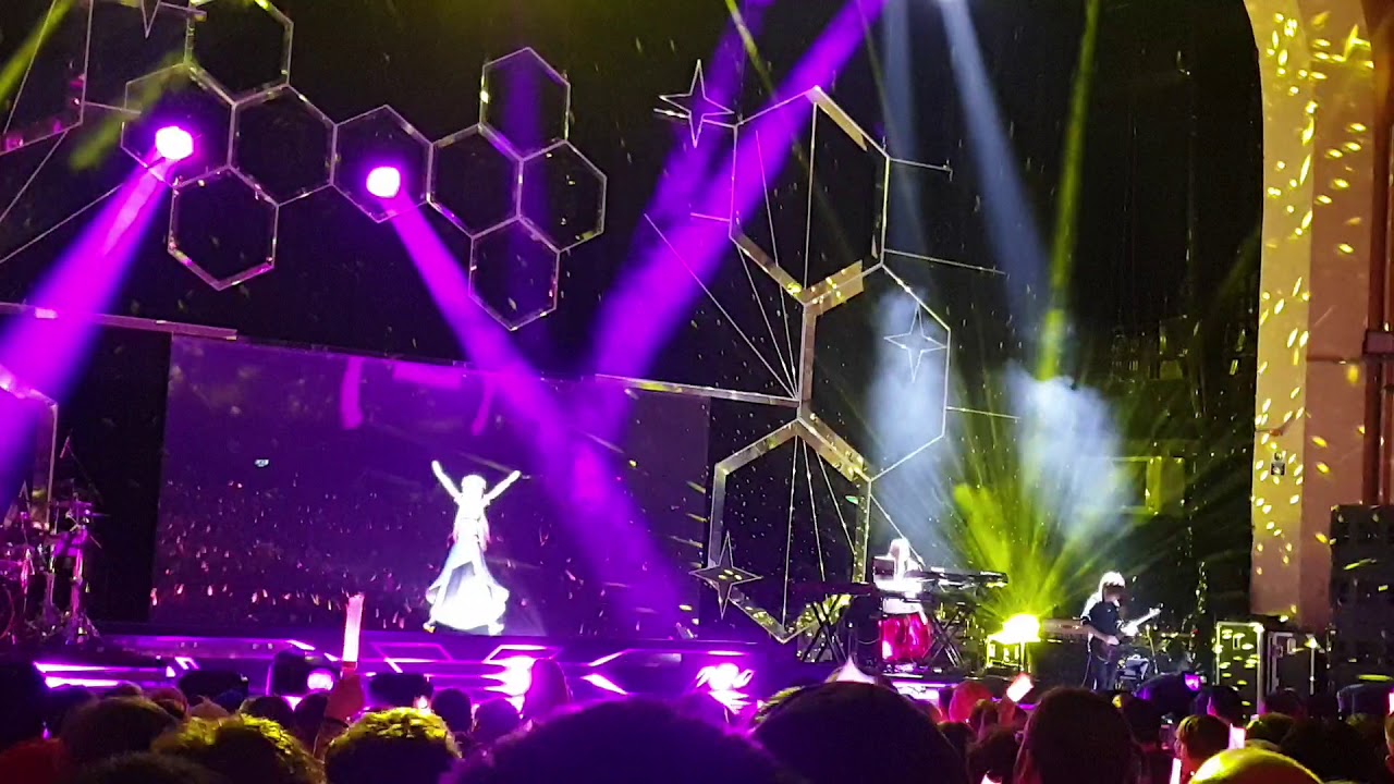 Megurine Luka - No Logic - Live London 2020 - YouTube