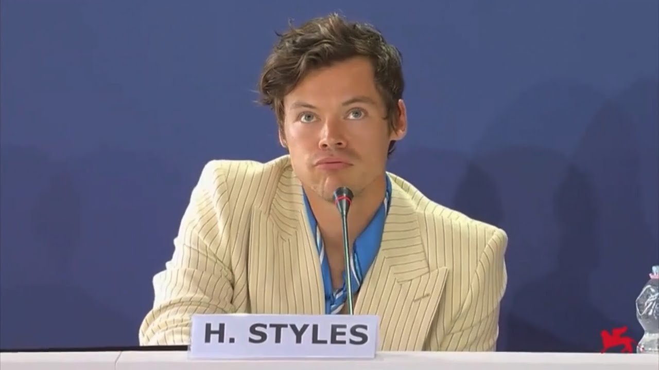 Harry at the DWD press conference - YouTube