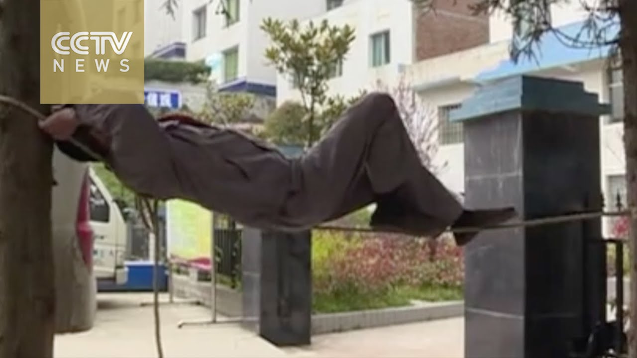 Man sleeping on a rope brings Kung Fu novel to life - YouTube