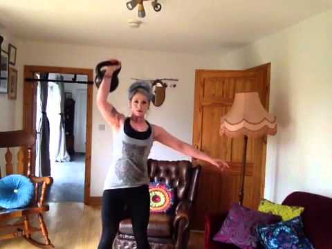 58kg Girl, 24kg kettlebell Military Press (Paul McIlroy) - YouTube