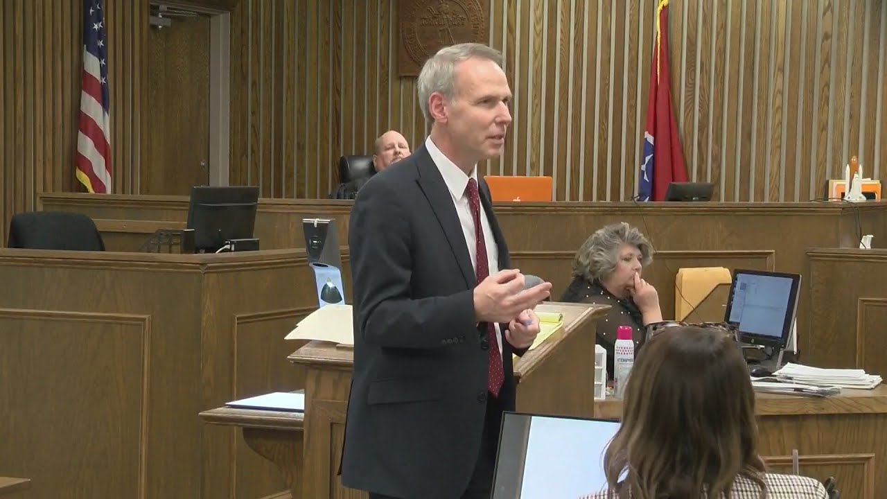 Deputy District Attorney William Harper delivers closing argument in ...