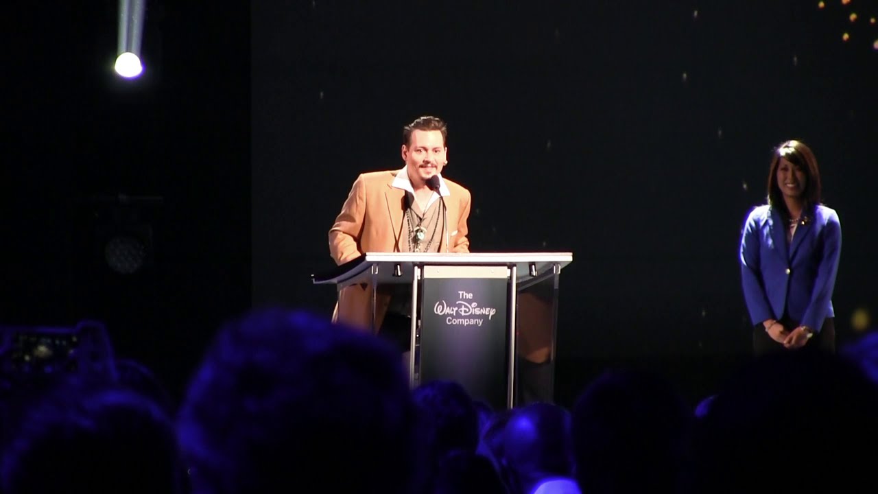Johnny Depp accepts his Disney Legend Award - YouTube