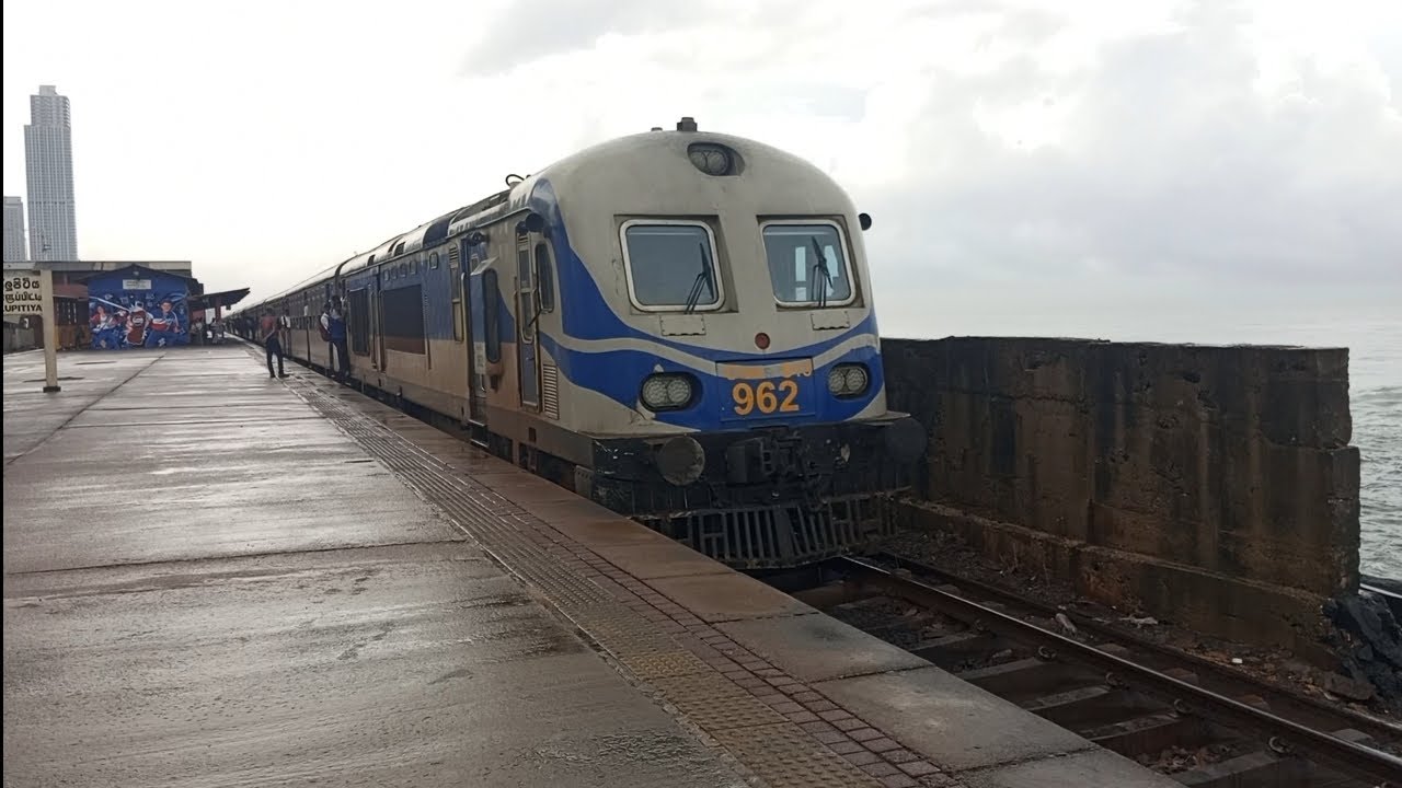 S13 New Train 🚄 railway 🚊 sri lanka morning office time මුහුදුබඩ මාර්ගය ...