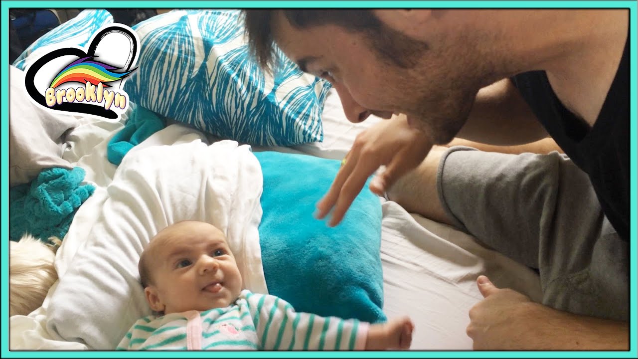 Cute Baby Dances to BEATBOXING - YouTube