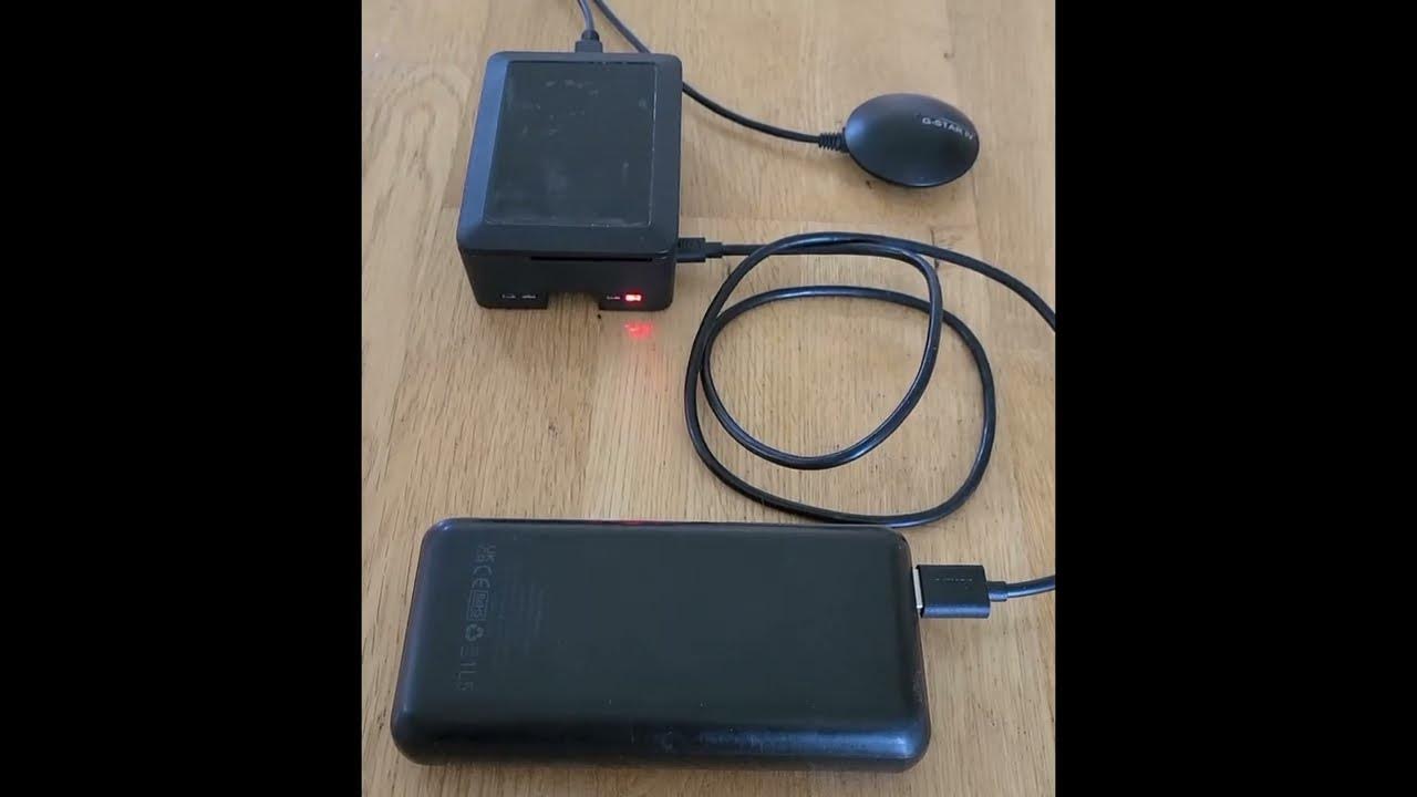 How to use the ArcGIS Maps SDK for Java in a Raspberry Pi for recording GPS tracks - YouTube