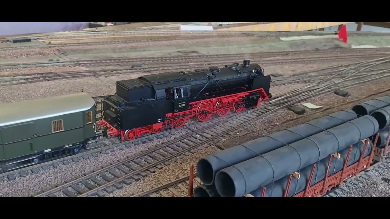 Spur 1 Mitteldeutschland in Naumburg..ein schöner DRG Zug mit einer ...