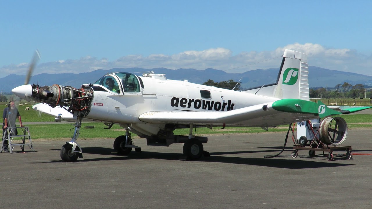 Feilding Aerodrome - Ravensdown/Aerowork Pacific Aerospace Cresco 08 ...