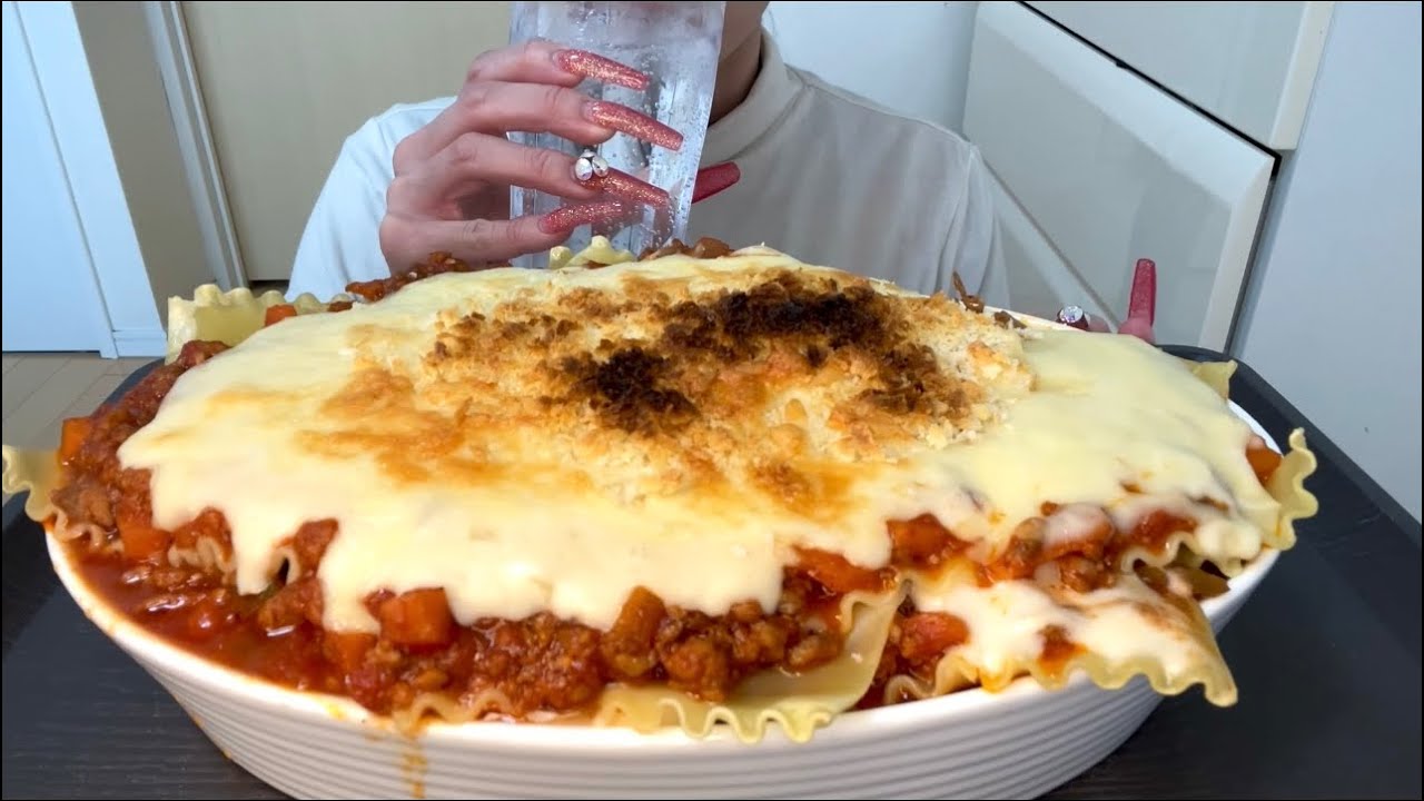 【ASMR】ぐっちゃぐちゃの大失敗😁 Lasagna Fail！ - YouTube
