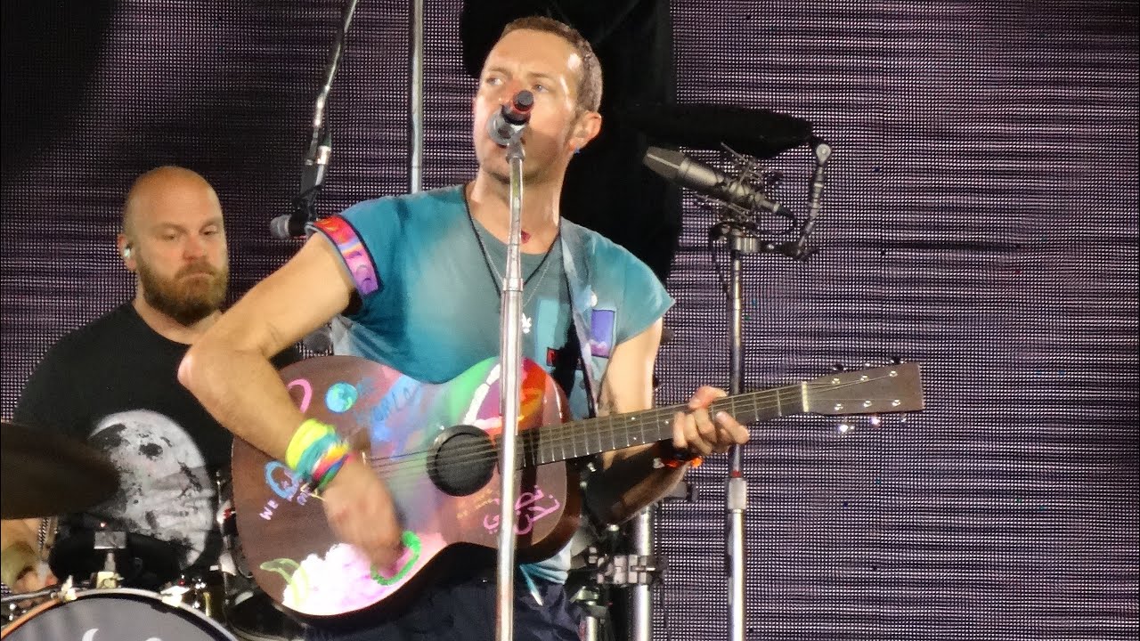 Coldplay - Yellow [Live at Croke Park, Dublin 01.09.2024] - YouTube