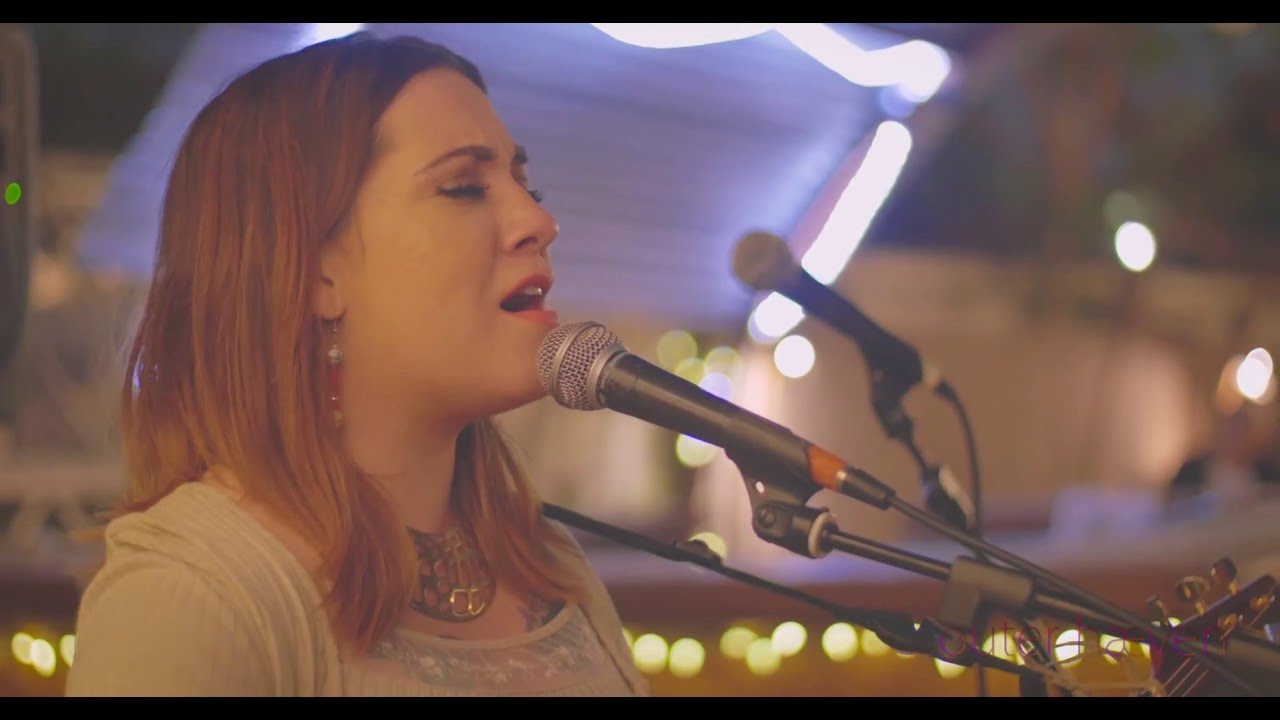 Chloe Jones- "Smoke It Right" LIVE at Yerberia Cultura - YouTube