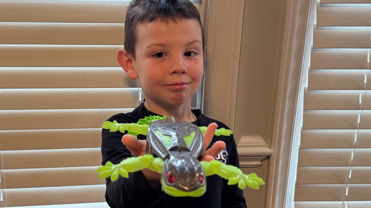Toy Review HEX BOTS Remote Control Wall Climbing Gecko #hexbots #gecko ...