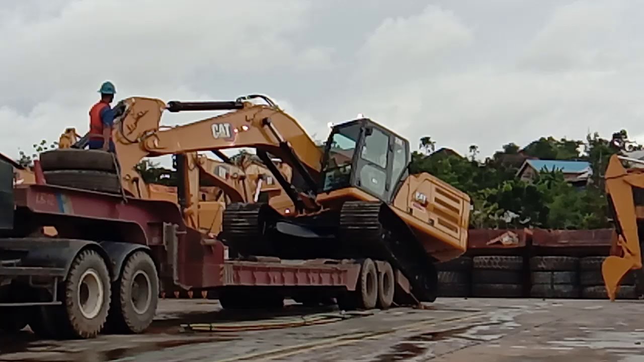 proses memuat Exa CAT PC 330 unit yang ke 2 - YouTube
