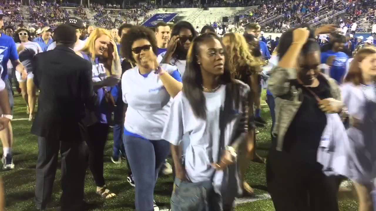 2015 MTSU Freshman Walk - YouTube