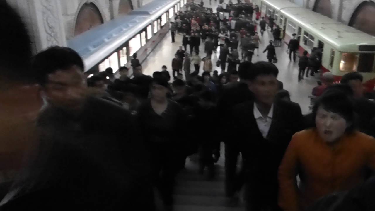 Pyongyang Metro Puhung Station Clip 1 - YouTube