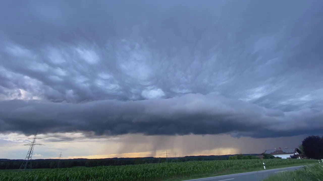 Timelapse Shows Ominous Storm Cells Moving Across Southern Germany ...