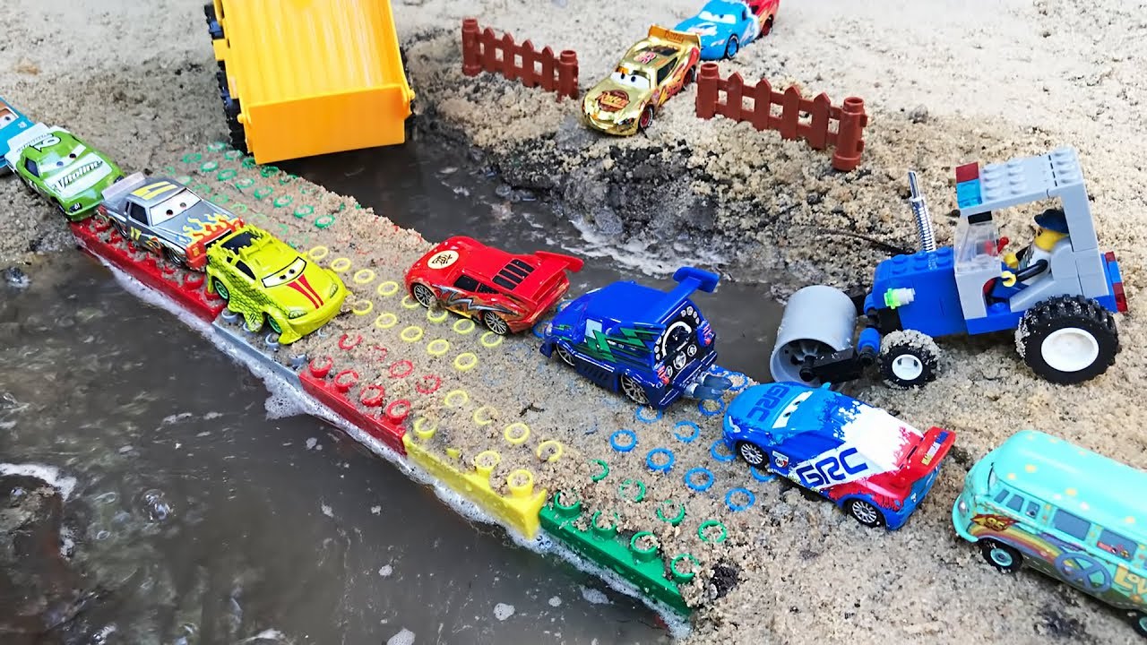 Cars Lightning McQueen Racers and Build River Crossing Bridge - Videos ...