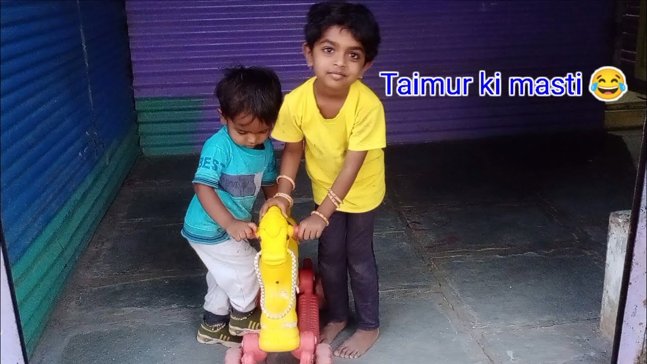 Taimur ki masti 😂 - YouTube