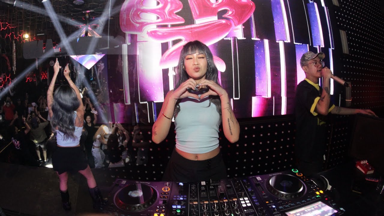 BB ZALEEFYA LIVE SET | PLATINUM JOGJA - YouTube