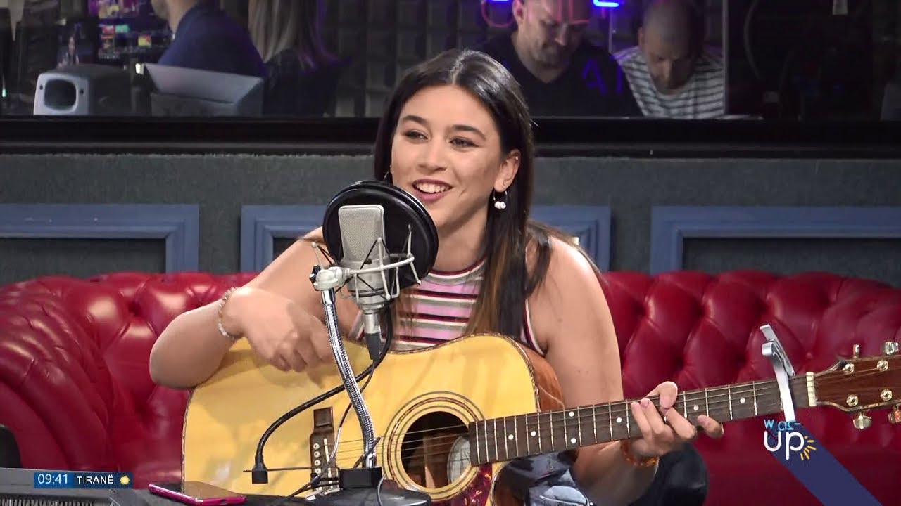 Wake Up/ Këngëtarja Arsi Bako: Kënga ime flet për dikë që dashuron dhe ...