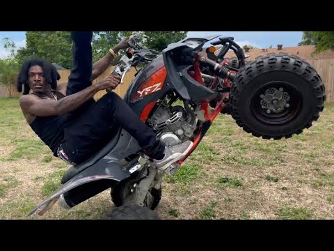 How To Wheelie With Your Leg Over The Handle Bar On A 2023 Yfz450 ...