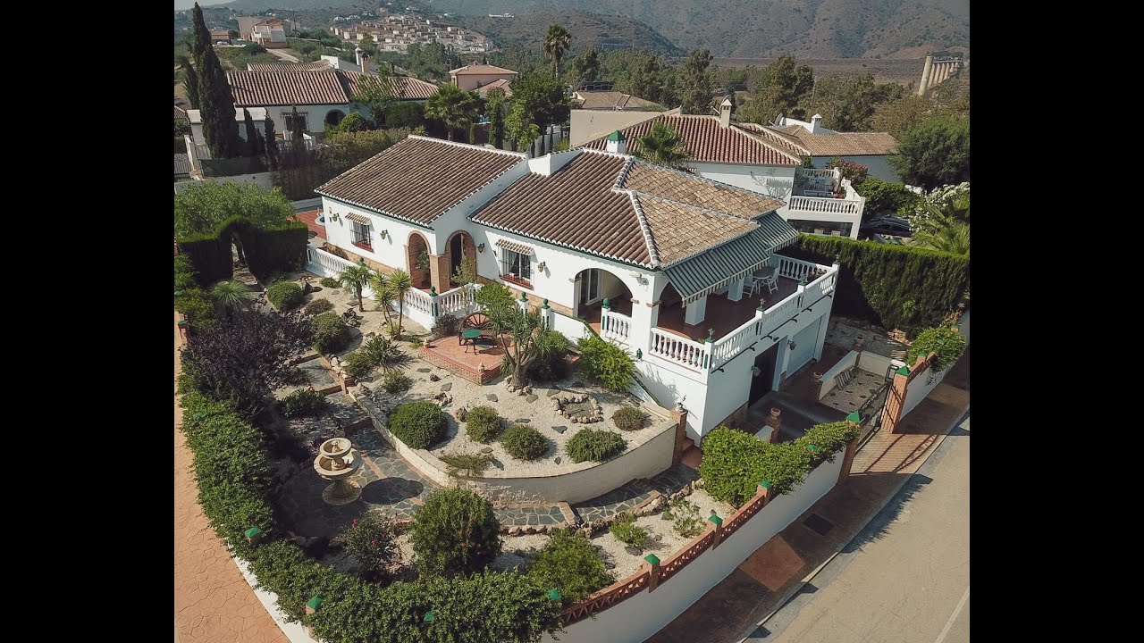 Country Life Properties: VILLA ROBERTO IS A HIGHLY MANTAINED FURNISHED ...