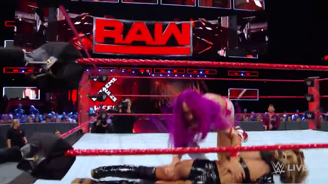 Double Knee Stomp on Alicia Fox - YouTube