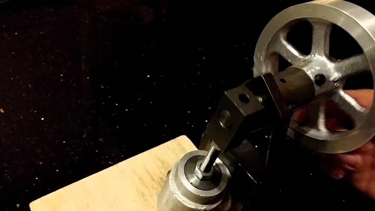 Model steam engine rotation - YouTube