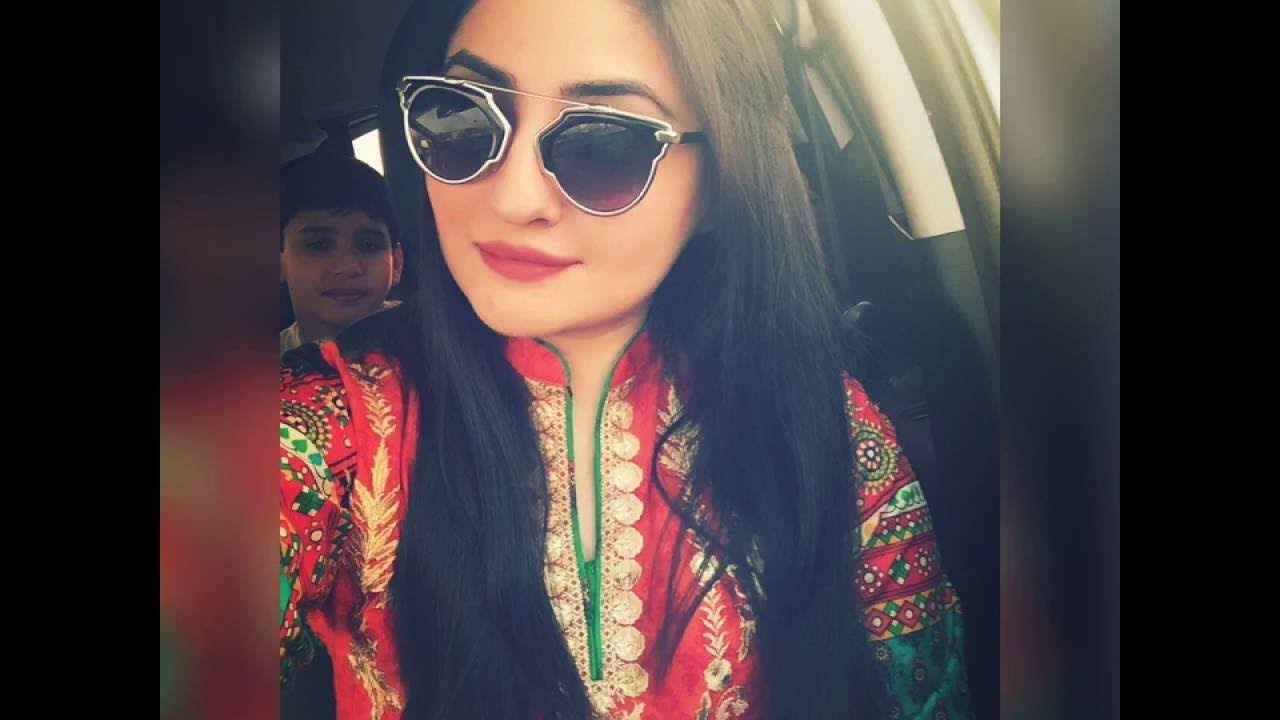 Gull Panra Most beautiful female singer ever in Pakistan. - YouTube