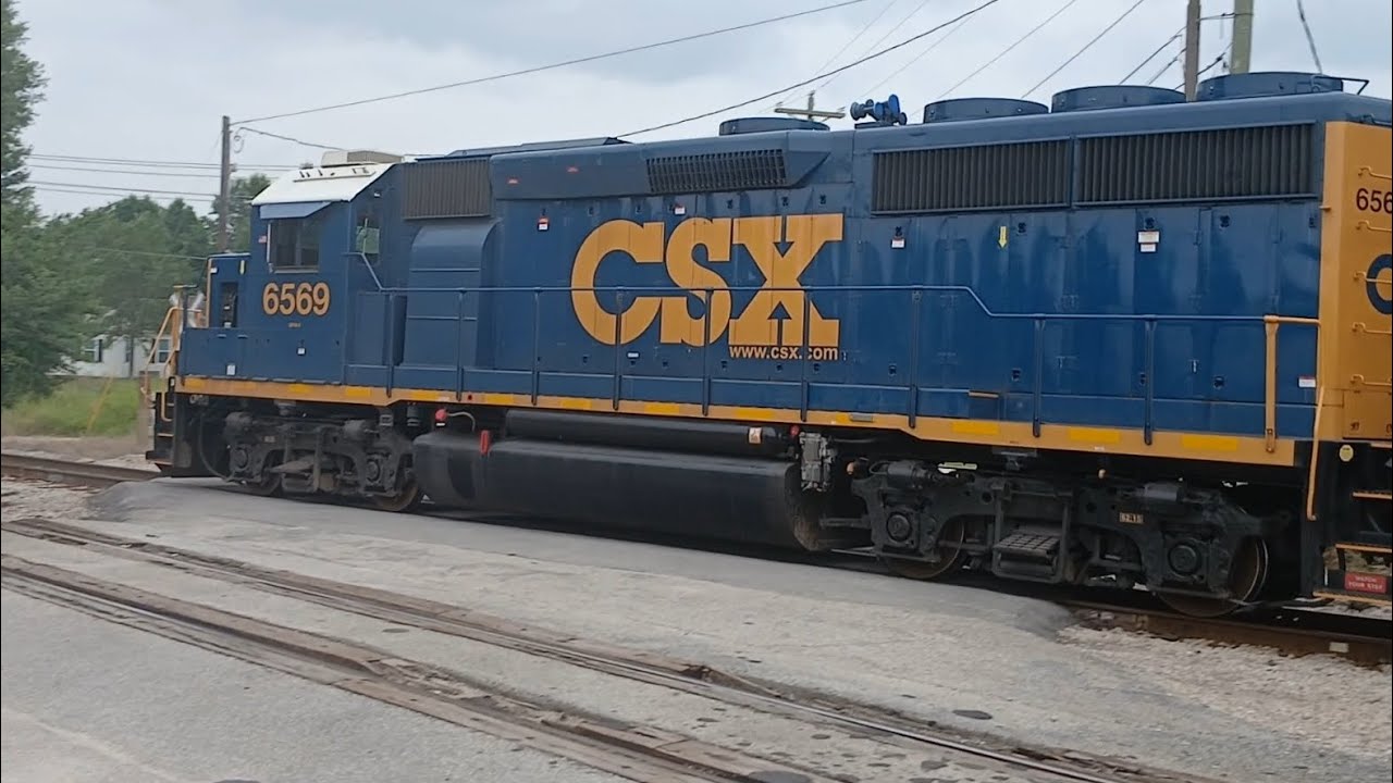 CSX Y102 shelves backwards to Cayce yard at Devine Jct Columbia SC - YouTube