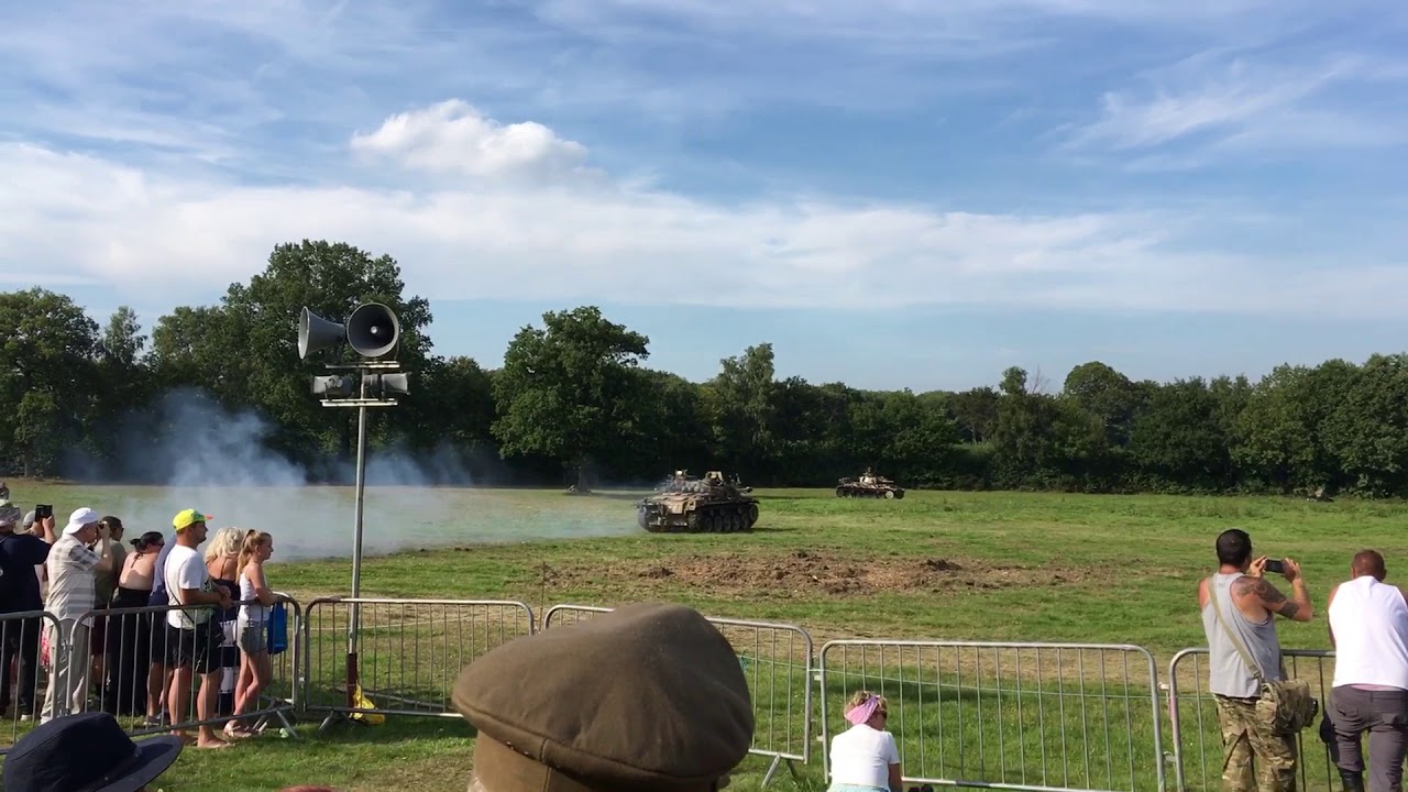 WW2 battle - tanks, MGs, 25lb guns! - YouTube