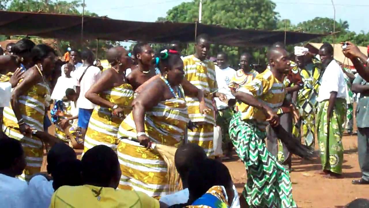 Danse traditionnelle lors de la cérémonie d'ouverture du 6ème Festival ...