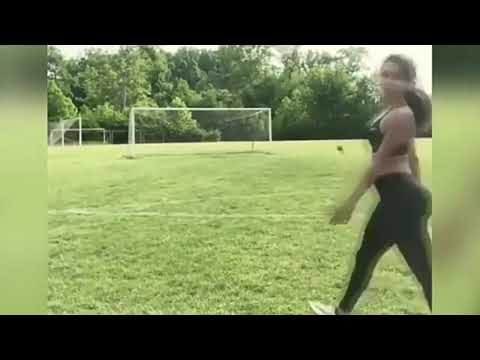 Futbol oynayan güzel kızlar