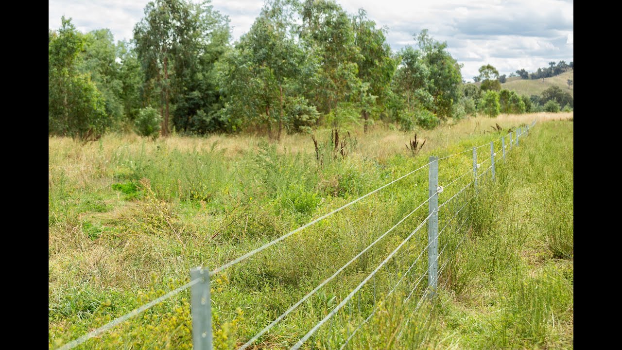 Upper Billabong: Riparian fencing - YouTube