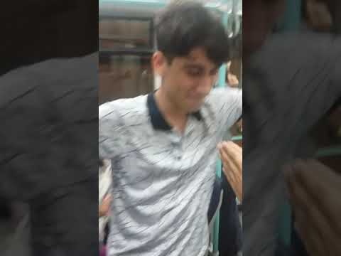 Tramvayda hunharca eglenen gencler