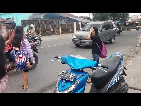 Bidadari naik angkot