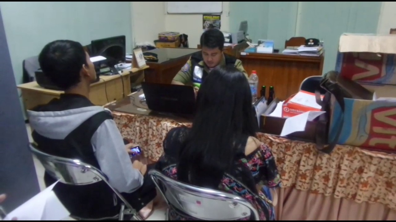 Sepasang Remaja Mesum di Kuburan Cina di Kota Pekalongan - YouTube