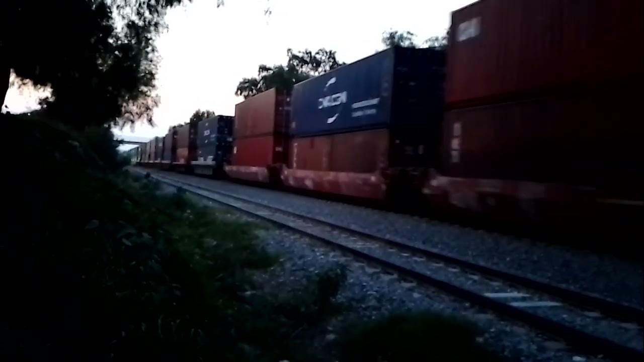 manzanillo nocturno 🌜🚂 fxe 🚂👹 4619 y fxe 🦓🚂 4511 - YouTube