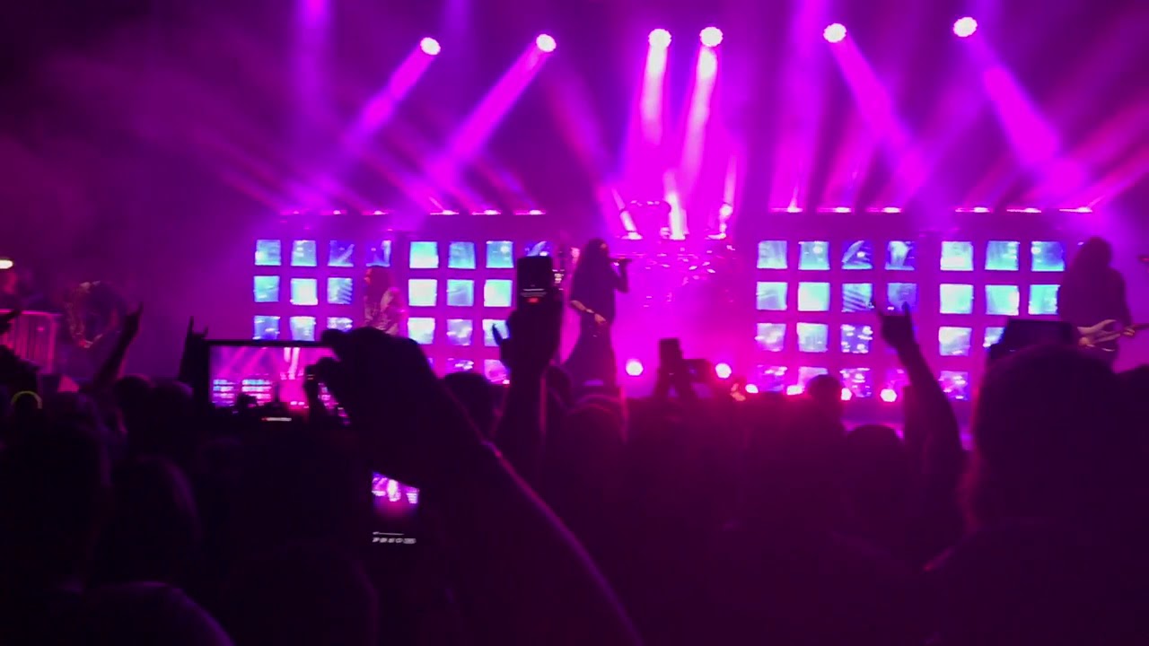 Falling Away from Me - KORN LIVE KATTFEST partial - YouTube