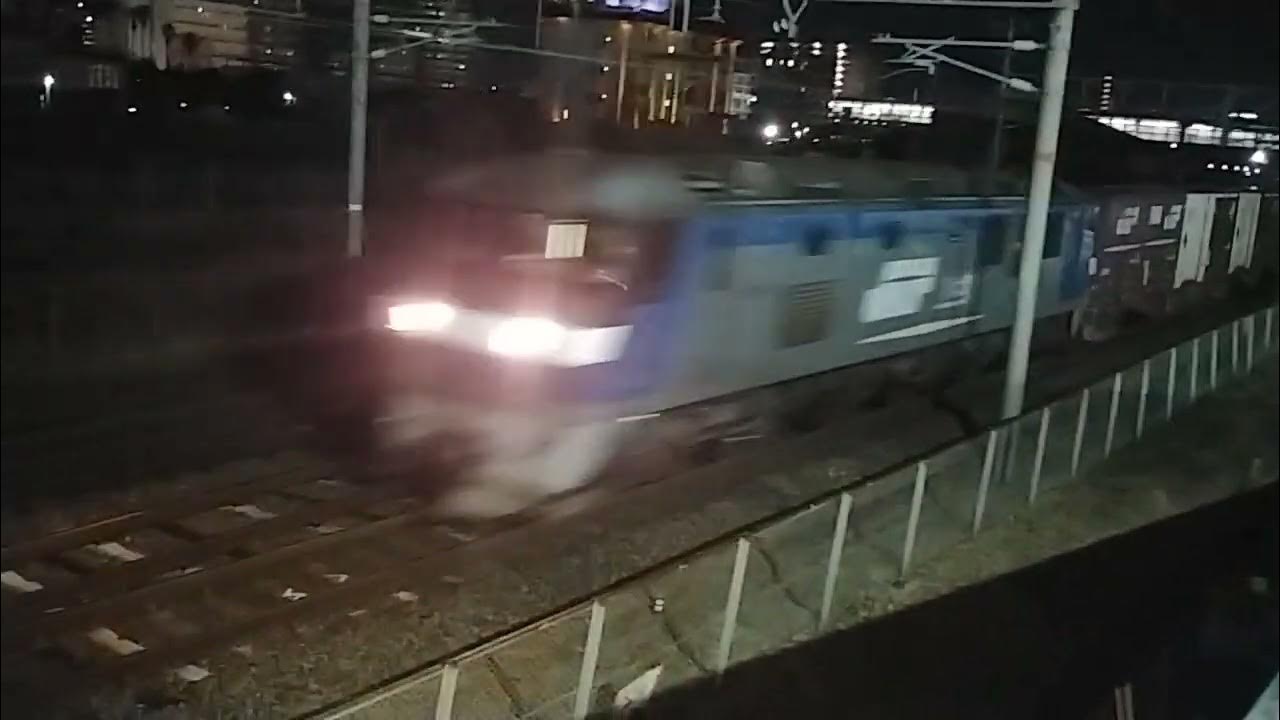 2073レJR貨物桃太郎EF210−152 - YouTube